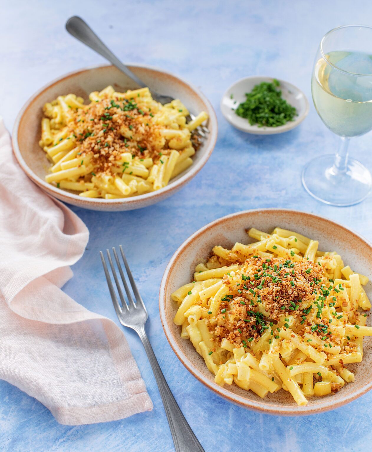 Slow Cooker Garlic Mac and Cheese Recipe | Bored of Lunch