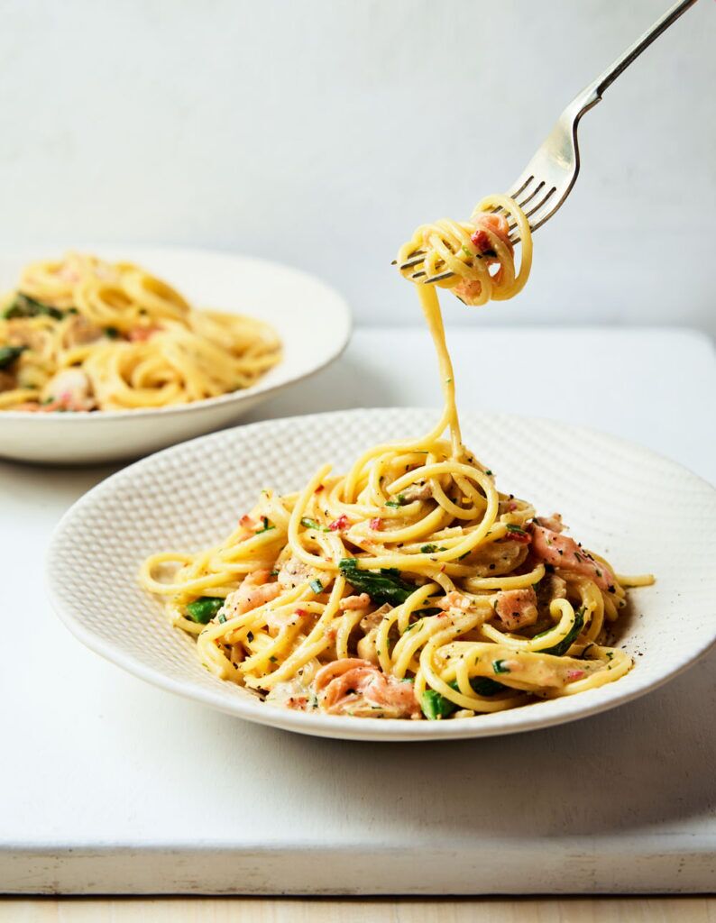 Mary Berry Smoked Salmon, Herb & Asparagus Spaghetti Recipe | Mary 90